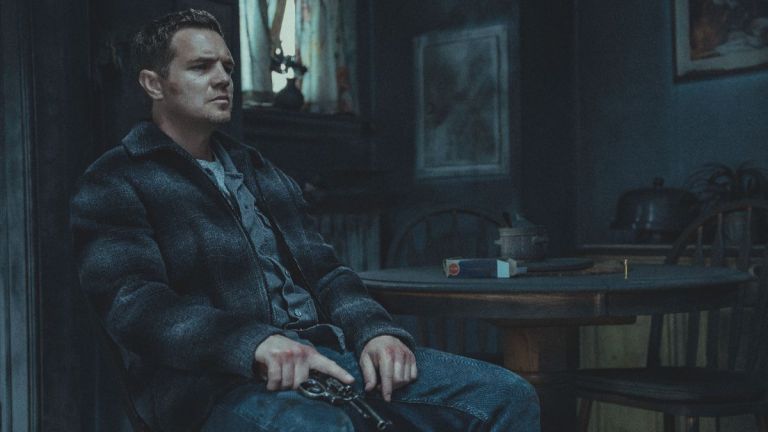 D(e)ad Star/Writer Isabella Roland Reflects On Finding Laughs Amid ...